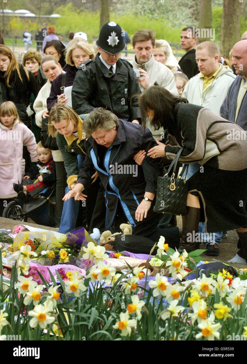 Königin mutter tod trauernde -Fotos und -Bildmaterial in hoher Auflösung – Alamy