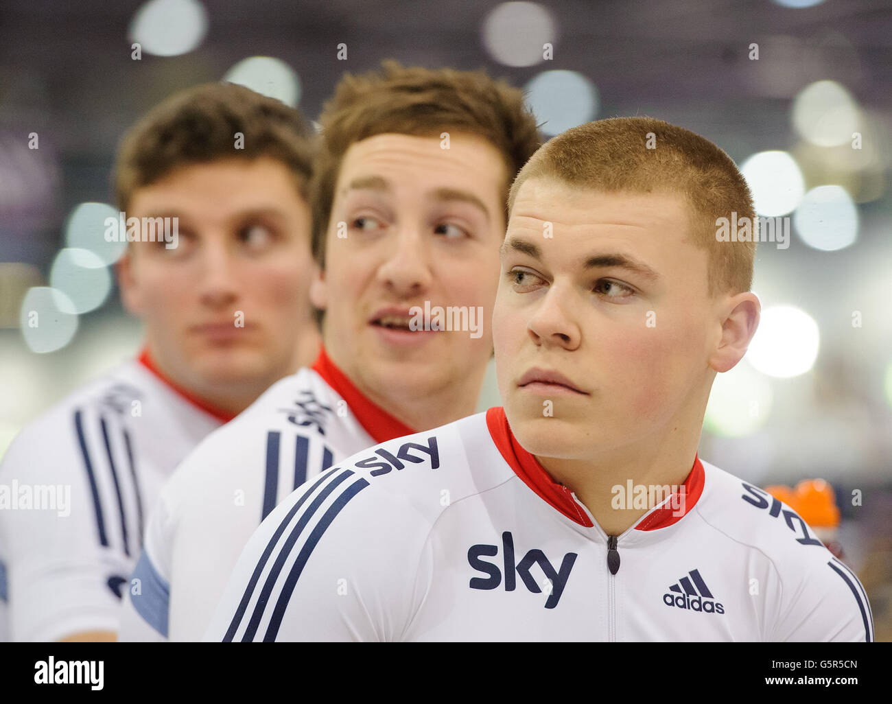 Britische radfahrer links rechts callum skinner -Fotos und ...