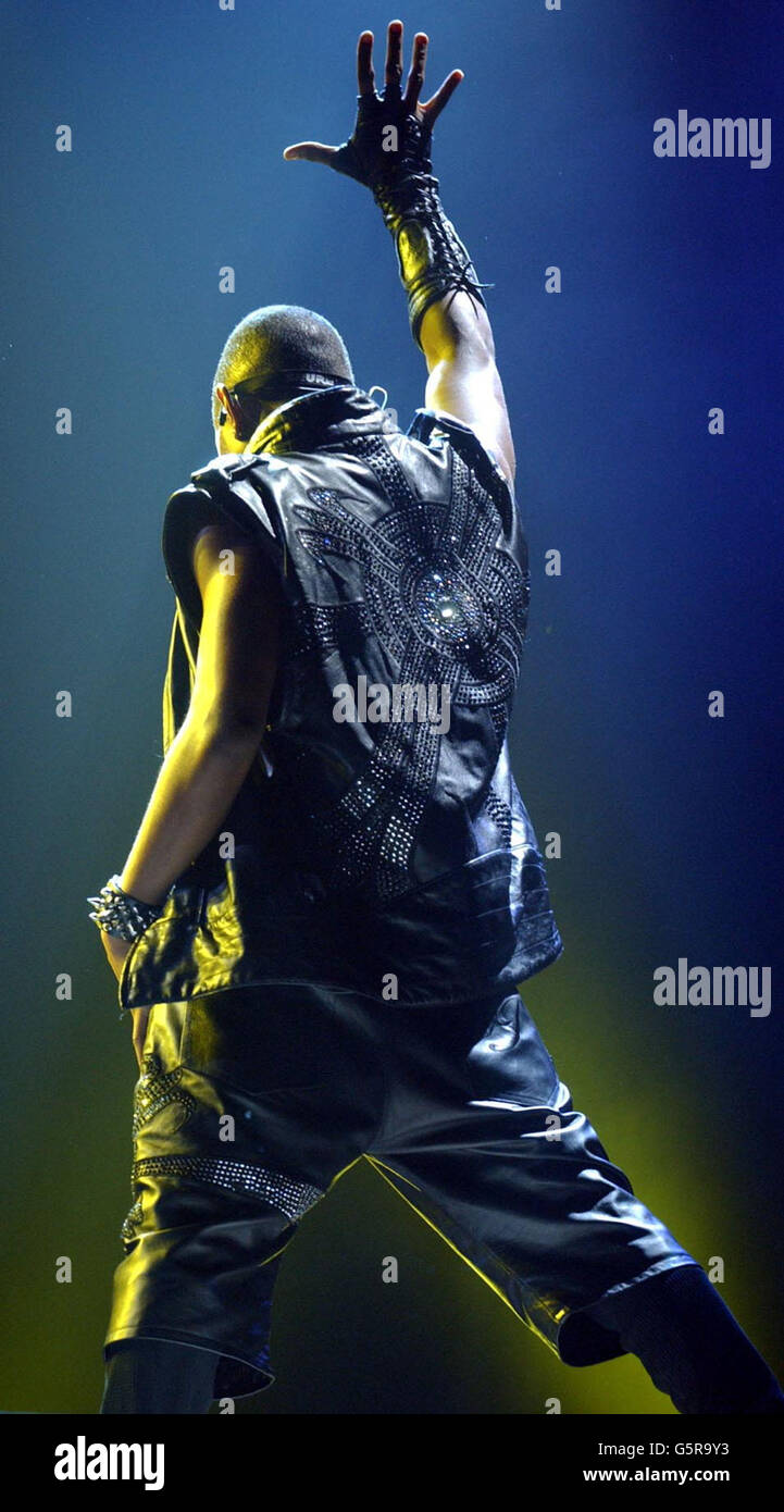 Platzanweiser in der wembley arena -Fotos und -Bildmaterial in hoher ...