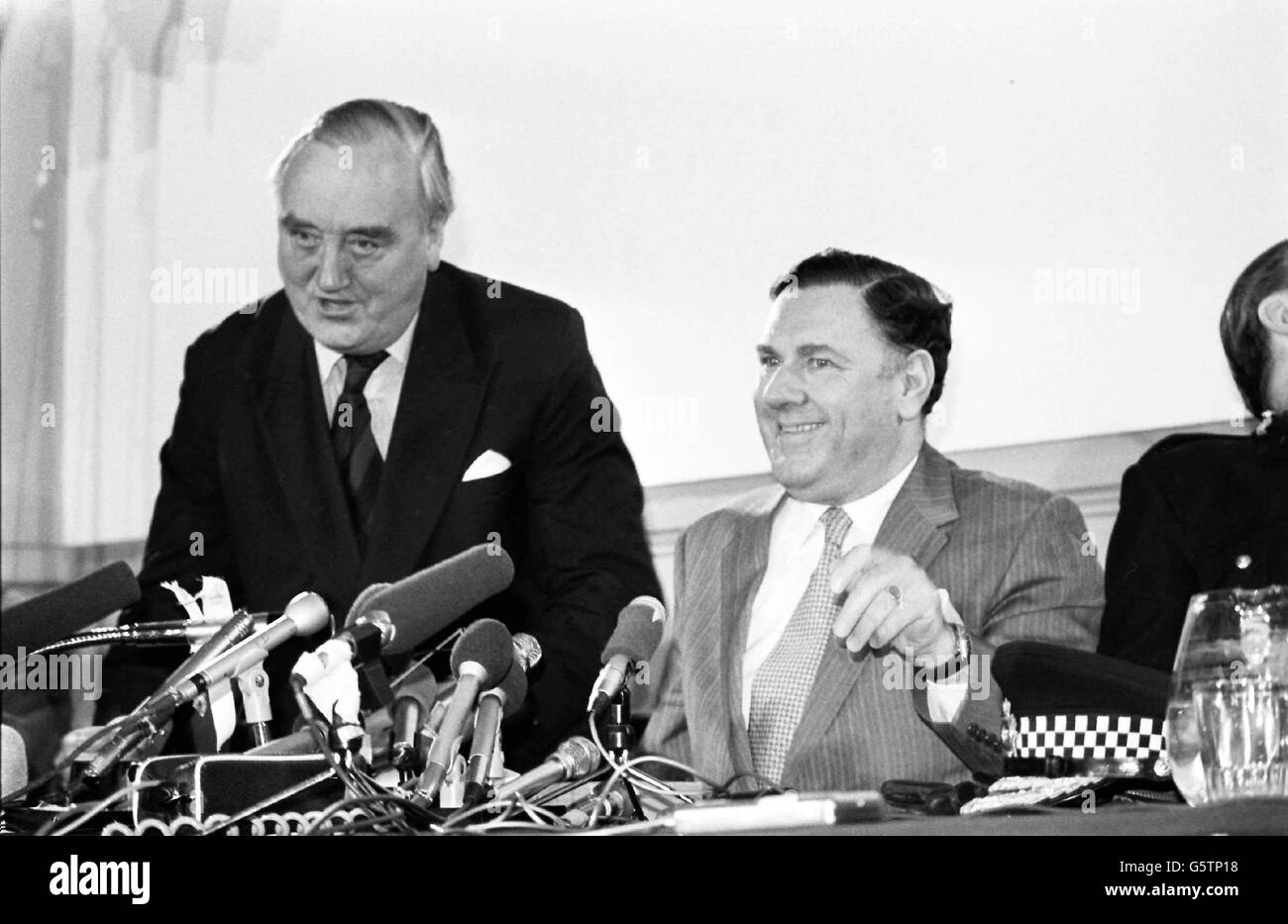 Kommissar polizei Schwarzweiß-Stockfotos und -bilder - Alamy