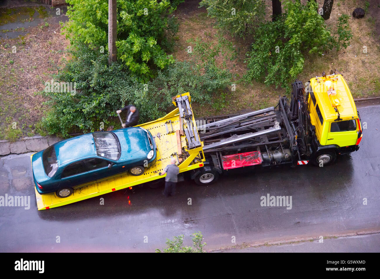 Auto auf einem abschleppwagen -Fotos und -Bildmaterial in hoher ...