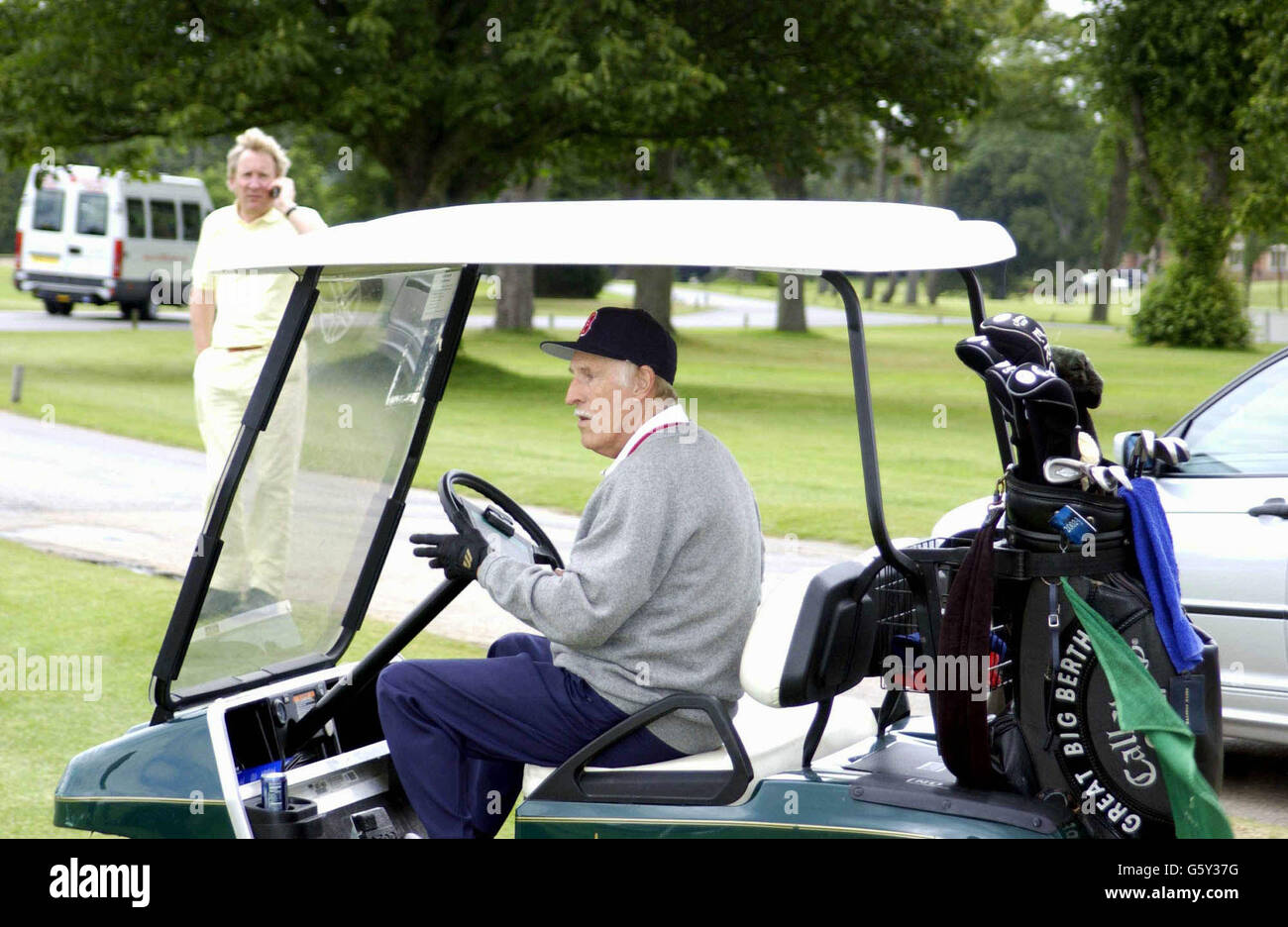 James bond promi golfklassiker -Fotos und -Bildmaterial in hoher ...