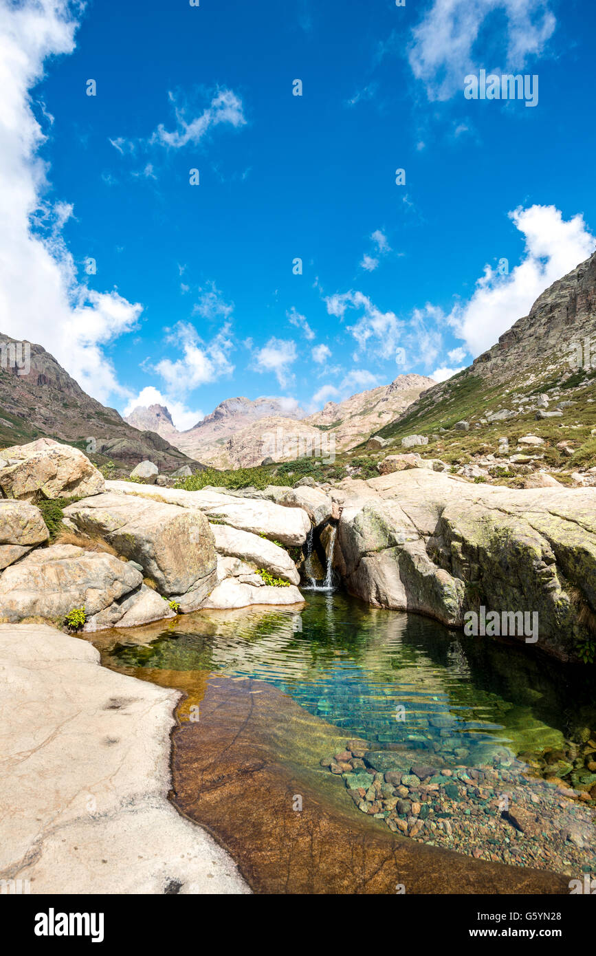 Berge fluss -Fotos und -Bildmaterial in hoher Auflösung – Alamy
