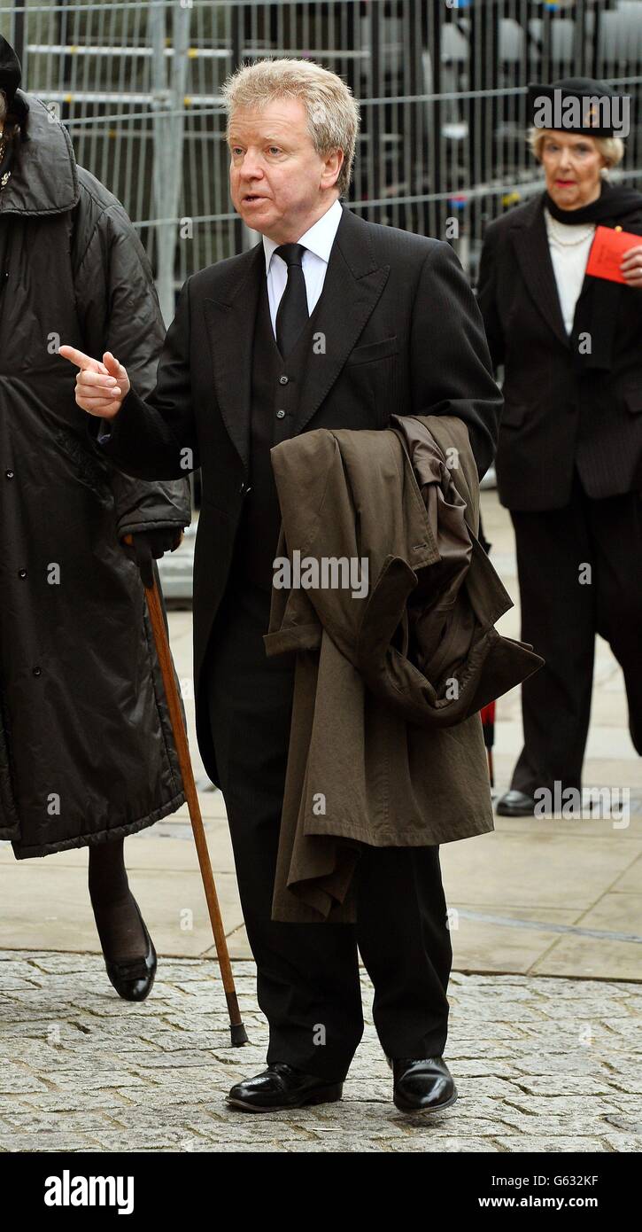 Colin moynihan erscheint bei der beerdigung von baronin thatcher -Fotos ...