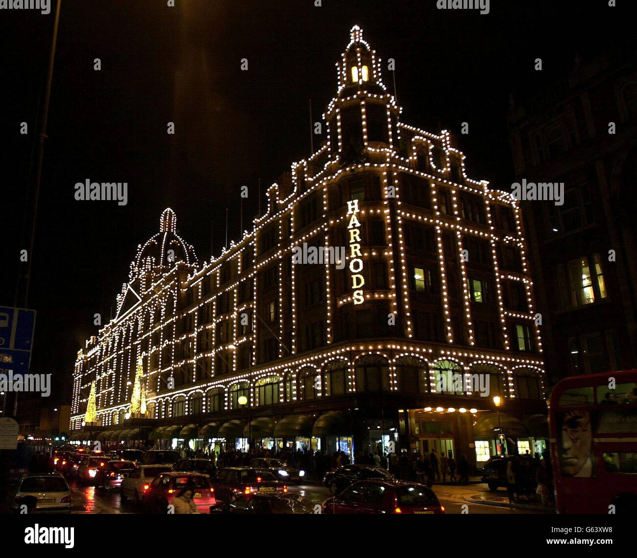 Maryam dabo james bond -Fotos und -Bildmaterial in hoher Auflösung – Alamy