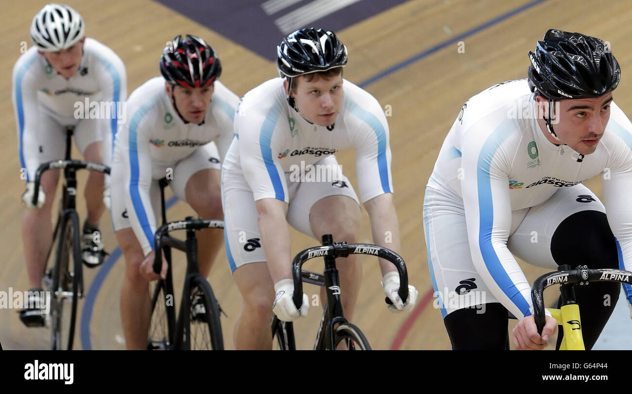 Mitglieder Des Glasgow Life Track Radsportteams Front Back Cosh ...