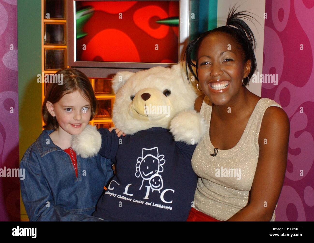 Neu ernannte cbbc moderatorin angelica bell mit katie omand verlassen ...