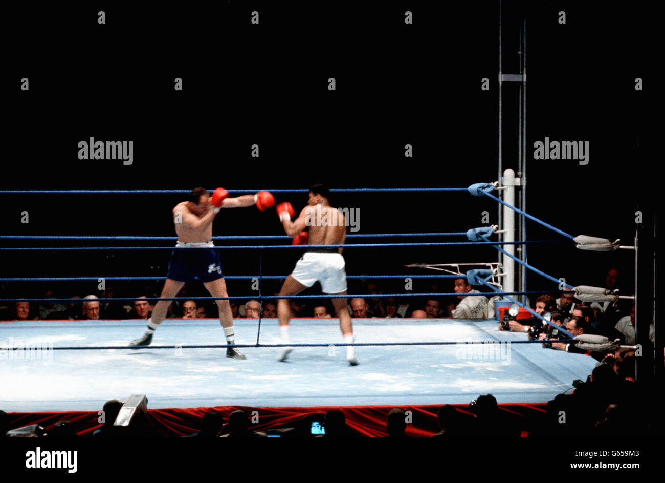 Muhammad Ali Gegen Henry Cooper Stockfotos und -bilder Kaufen - Alamy