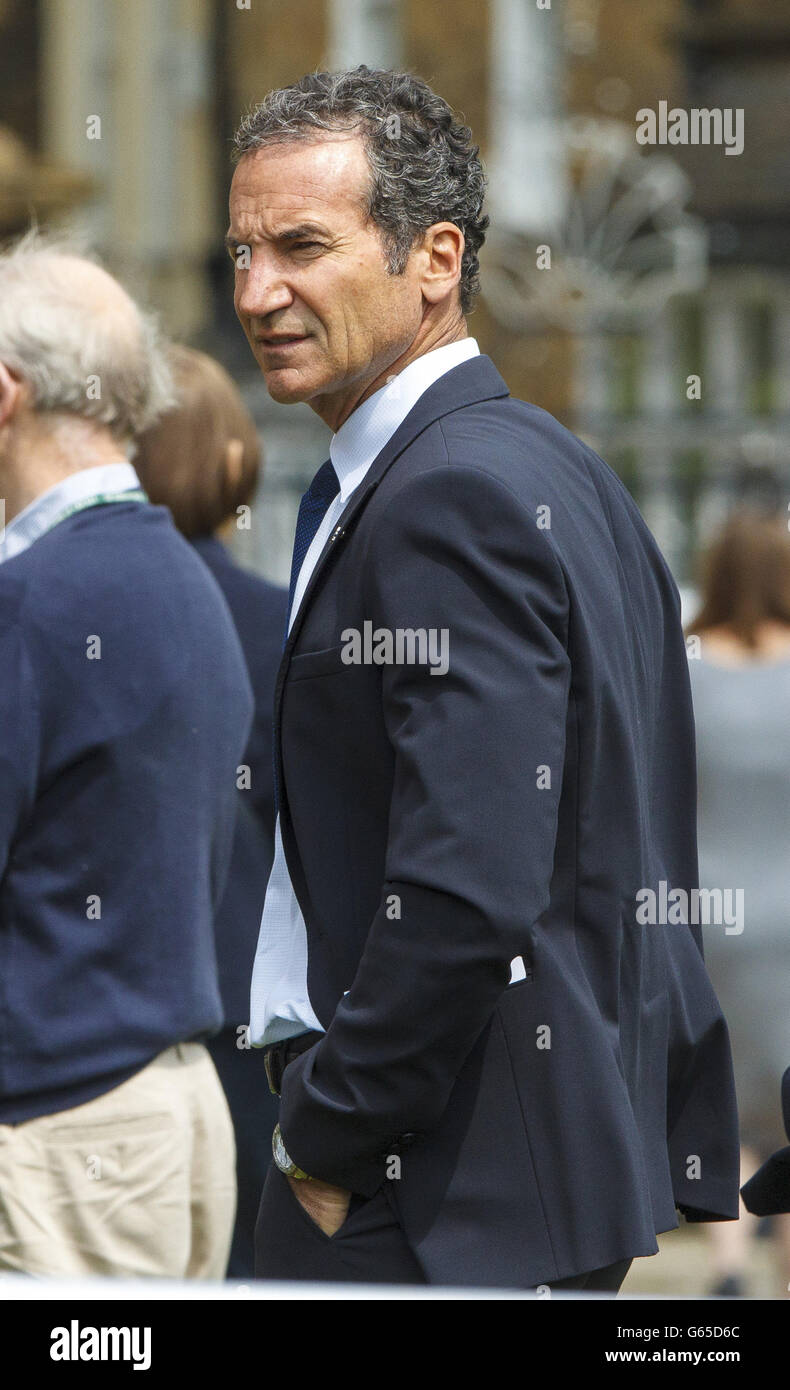 Andrew bart simpson beerdigung -Fotos und -Bildmaterial in hoher ...