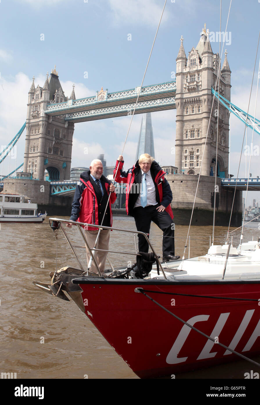 Der Londoner Bürgermeister Boris Johnson und Sir Robin Knox-Johnston ...