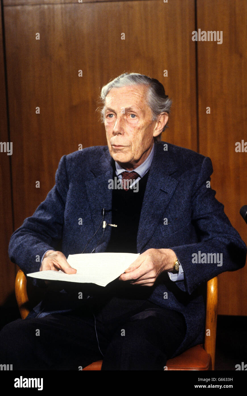 Anthony Blunt, 72, tritt zum ersten Mal öffentlich auf, nachdem er als ...