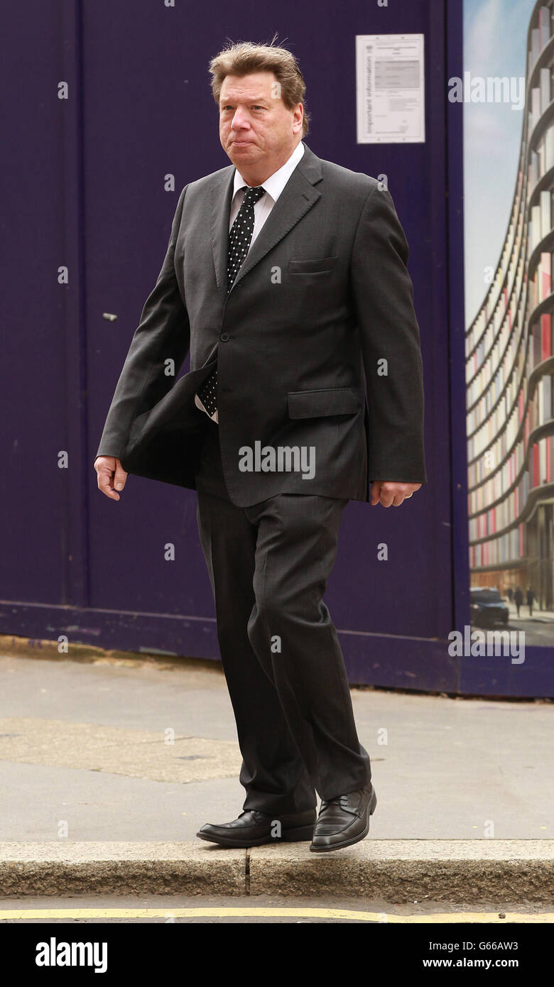 Anthony pallant kommt in london an -Fotos und -Bildmaterial in hoher ...