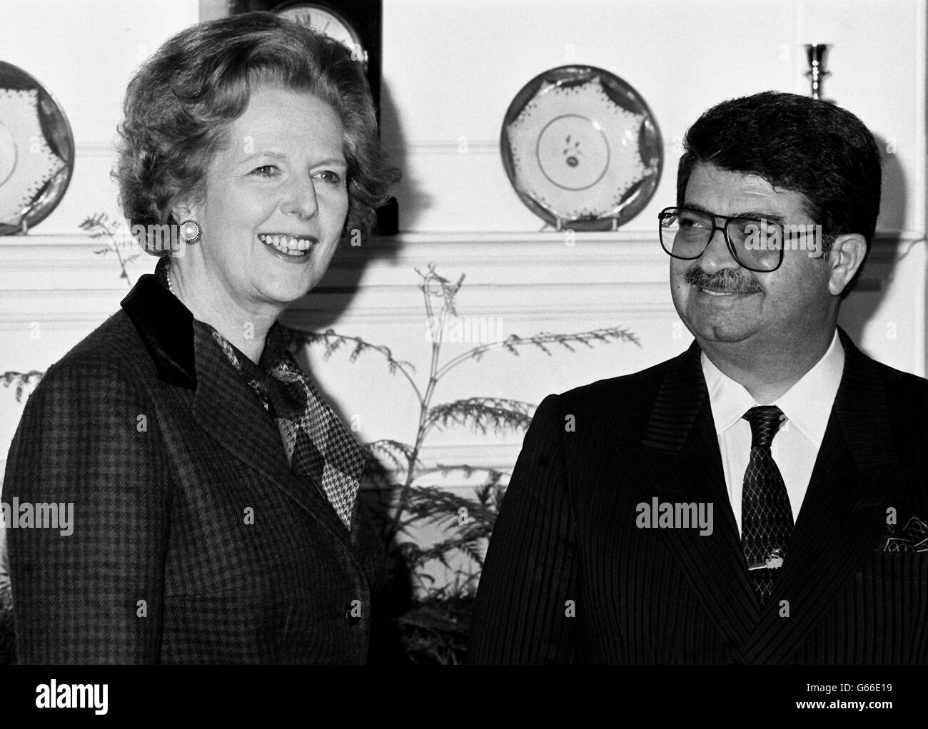 Frau margaret thatcher mit herrn turgut ozal -Fotos und -Bildmaterial ...