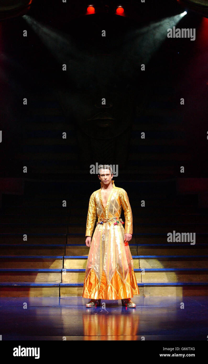 Stephen gately als joseph -Fotos und -Bildmaterial in hoher Auflösung ...