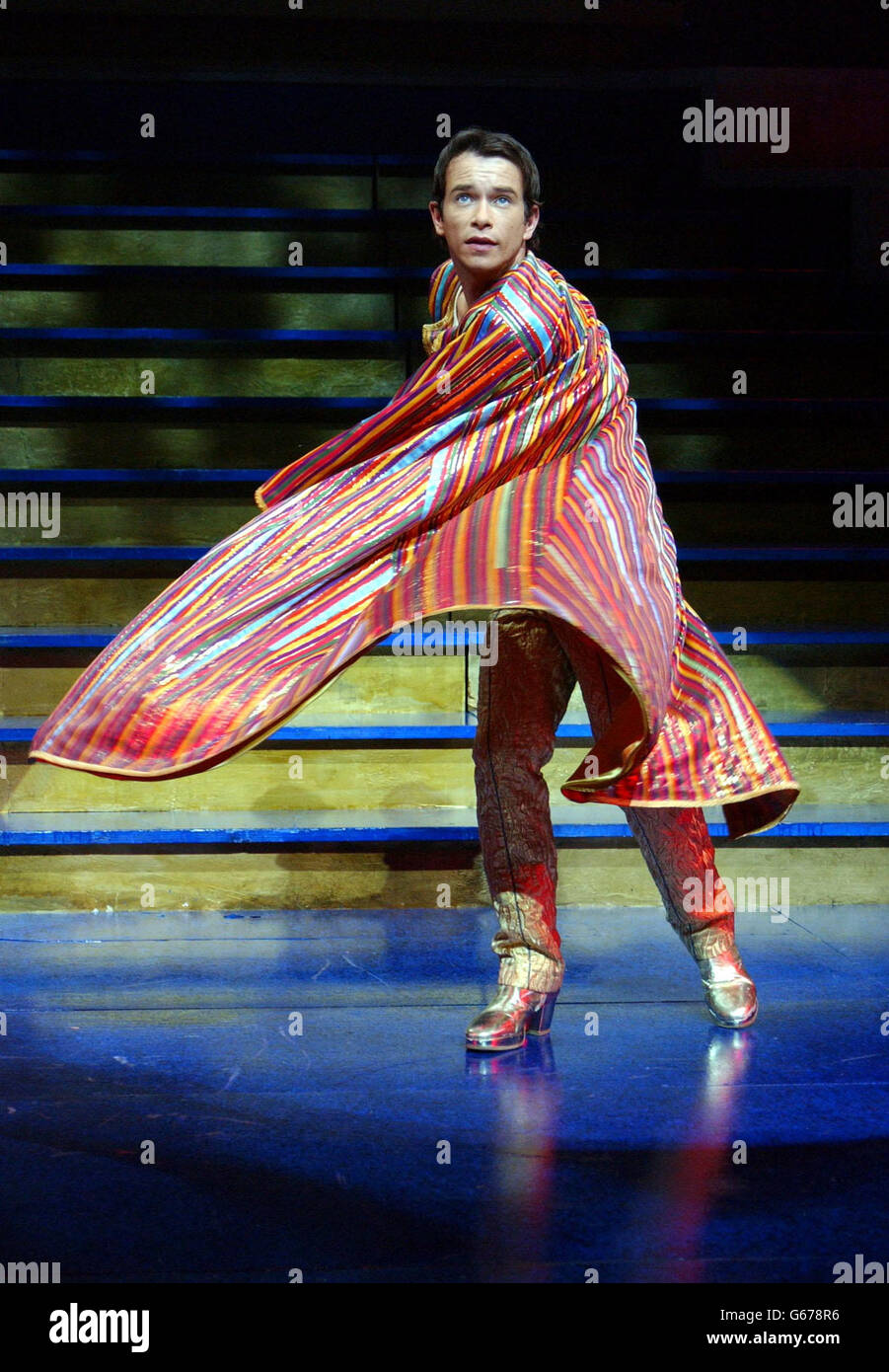 Stephen gately als joseph -Fotos und -Bildmaterial in hoher Auflösung ...