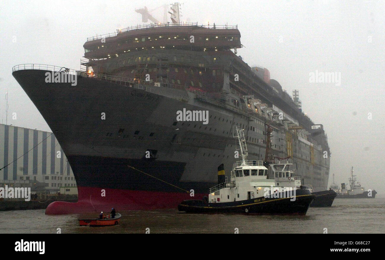 When a gangway collapsed on the queen mary 2 -Fotos und -Bildmaterial ...