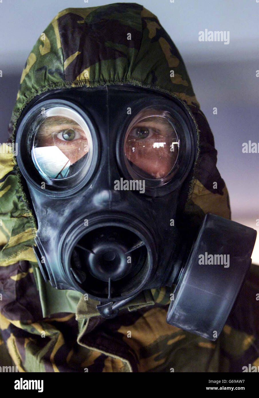 Gas mask training -Fotos und -Bildmaterial in hoher Auflösung – Alamy