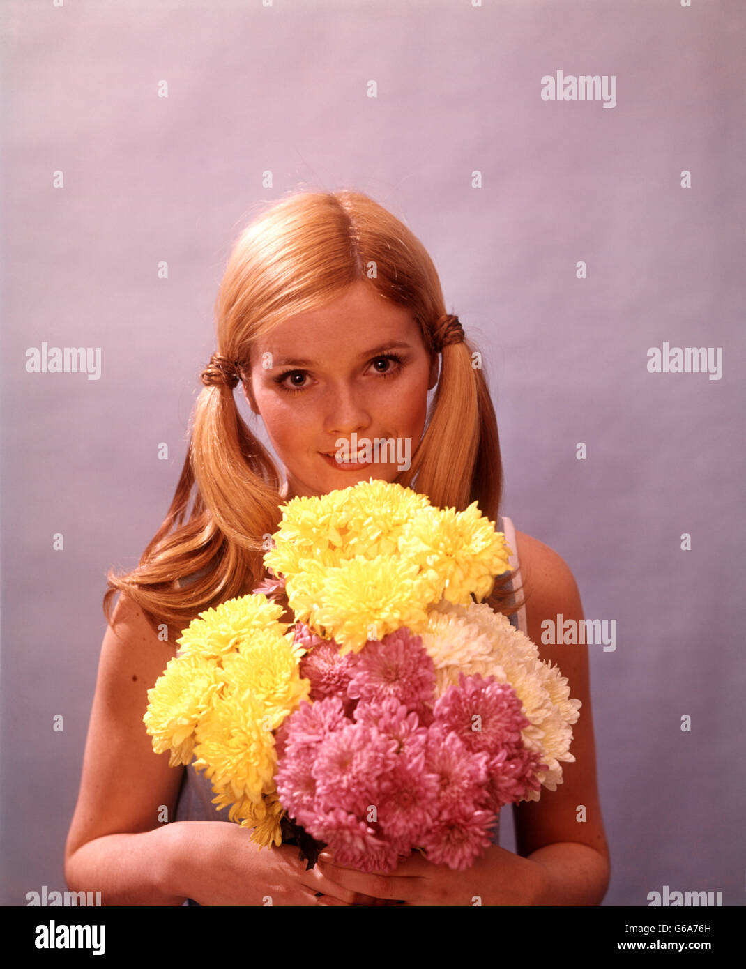 1970s Junge Frau Stockfotos und -bilder Kaufen - Alamy