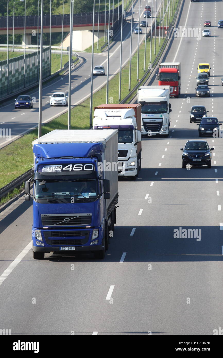 Danzig, Polen 23. Juni 2016 LKW auf der Autobahn in Danzig gesehen S6 ...