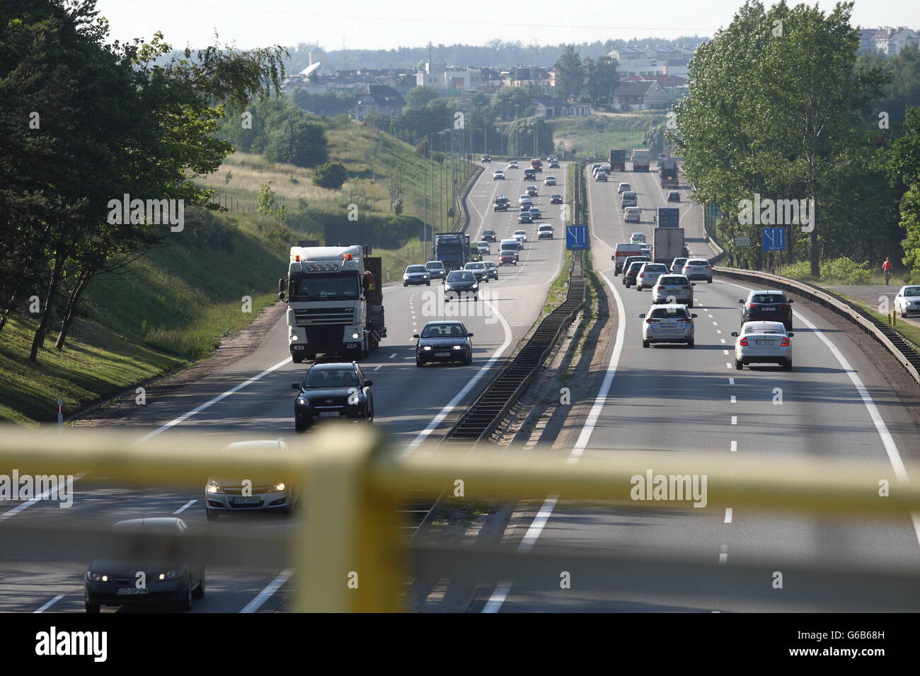 Danzig, Polen 23. Juni 2016 LKW auf der Autobahn in Danzig gesehen S6 ...