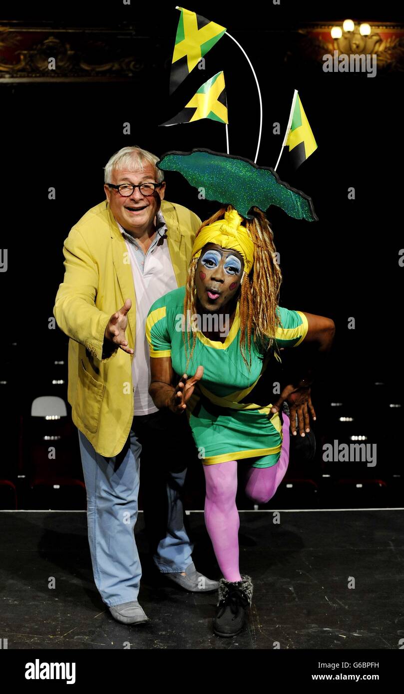 Schauspieler christopher biggins fototermin hackney empire in london ...