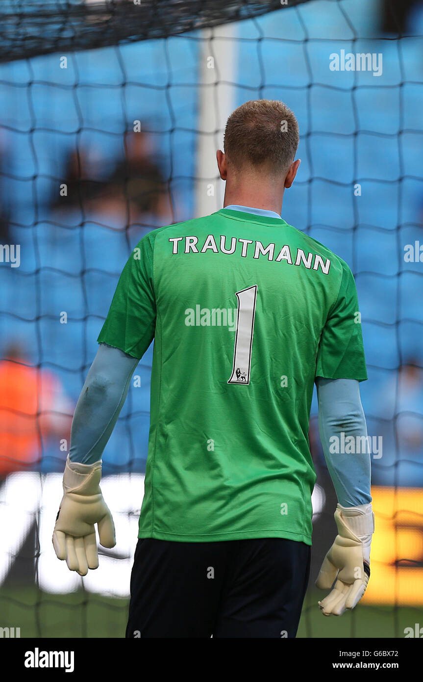 Manchester city torwart bert trautmann -Fotos und -Bildmaterial in ...