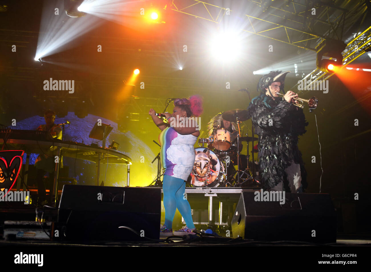 Basement Jaxx treten im Big Feastival auf, das von Alex James und Jamie ...