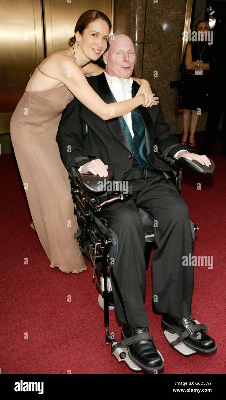 Christopher Reeve und seine Frau Dana kommen für die Tony Awards 2003 ...