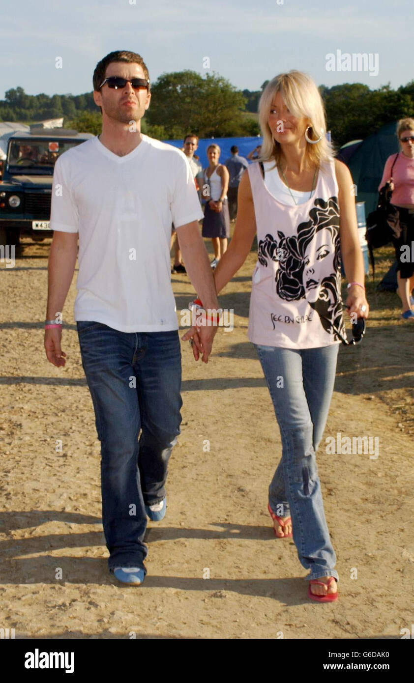 Noel gallagher partner sara mcdonald besucht das glastonbury festival ...