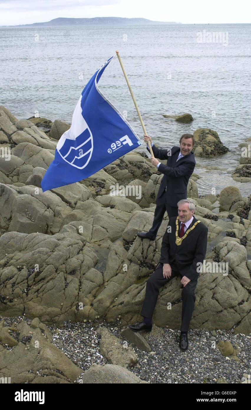 Umweltpreis flagge politiker strand meer felsen -Fotos und -Bildmaterial in hoher Auflösung – Alamy