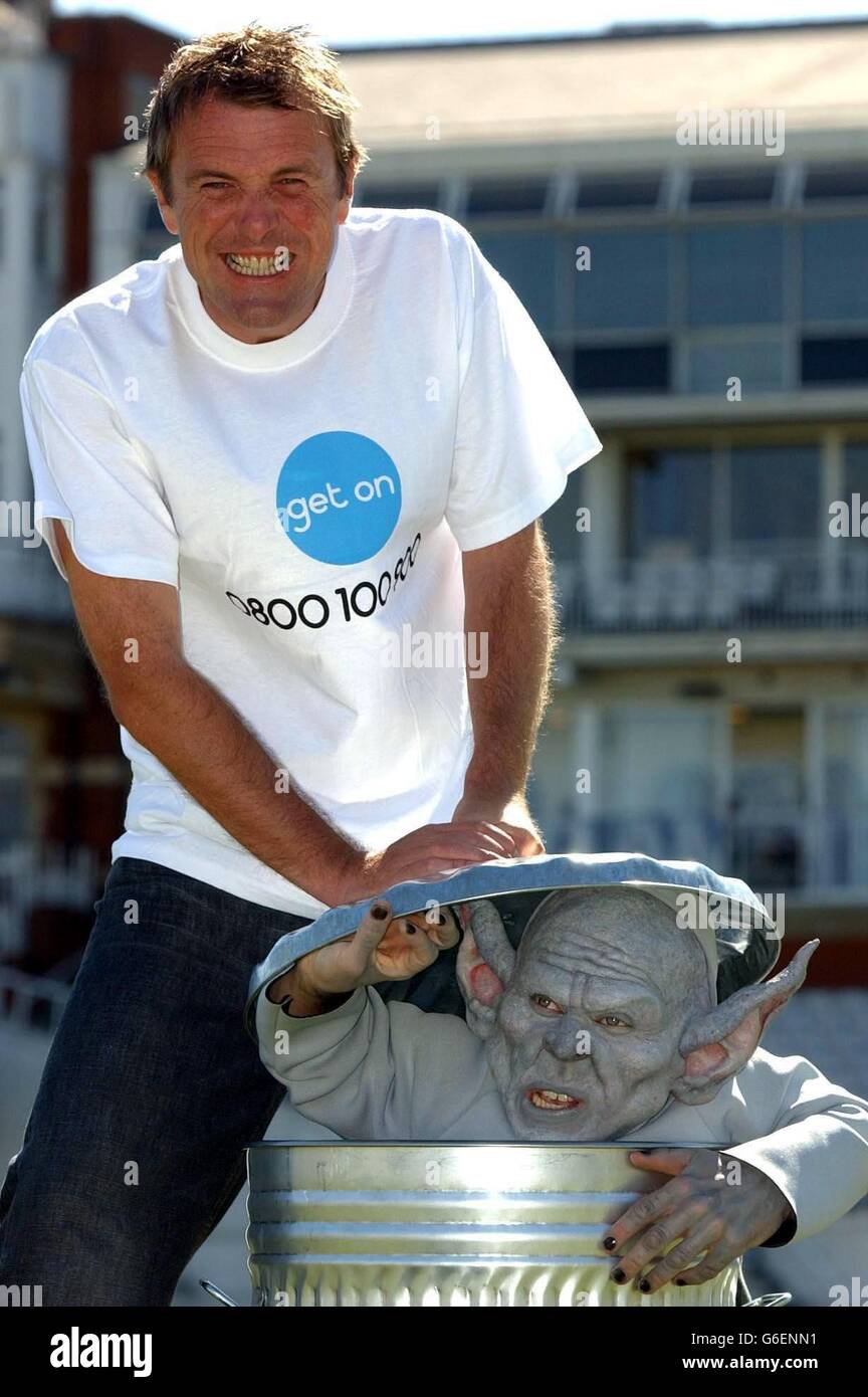 Gekleidet als ein gremlin -Fotos und -Bildmaterial in hoher Auflösung ...