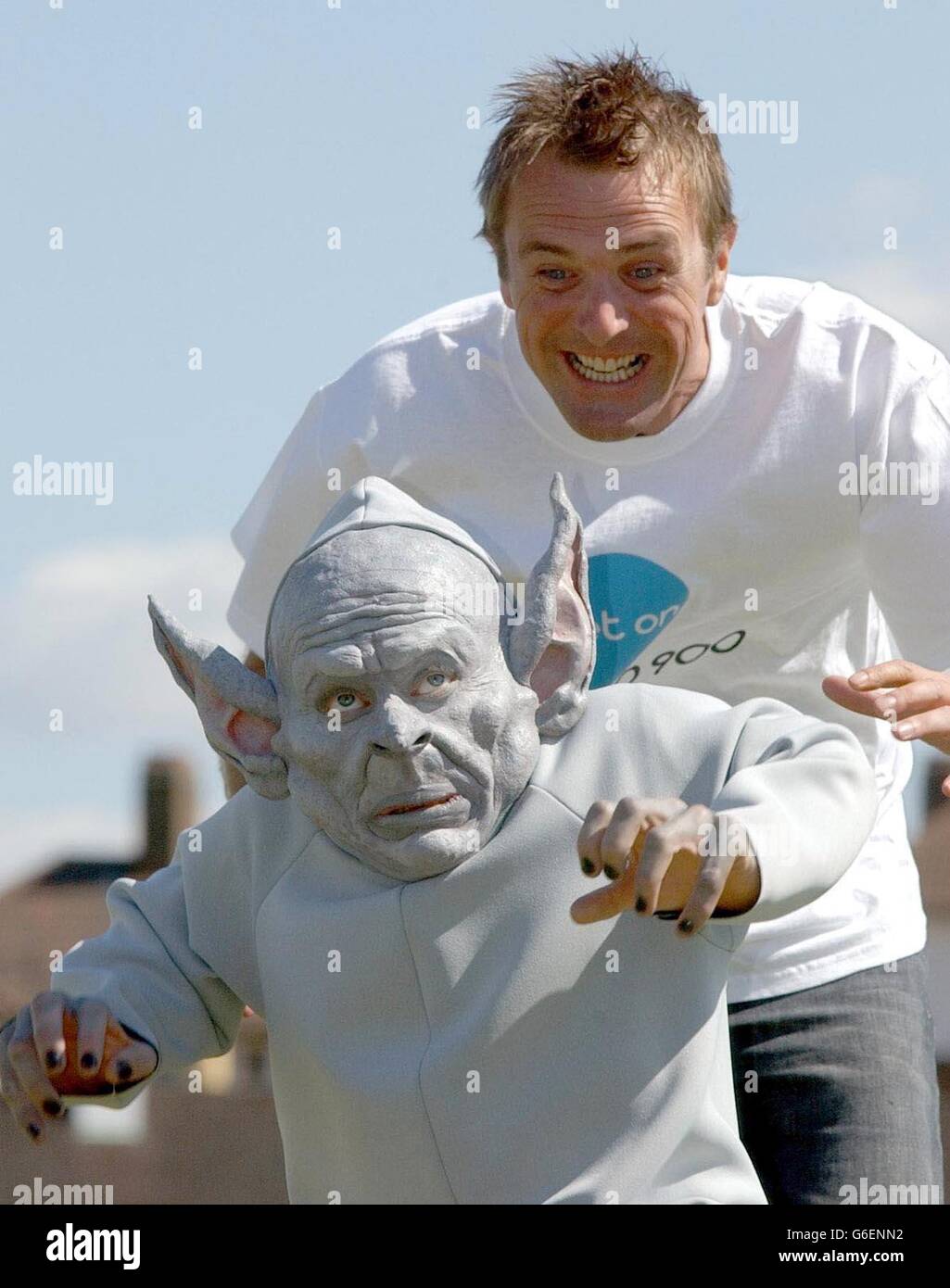 Ehemaliger cricketspieler phil tufnell harry potter star warwick davis ...