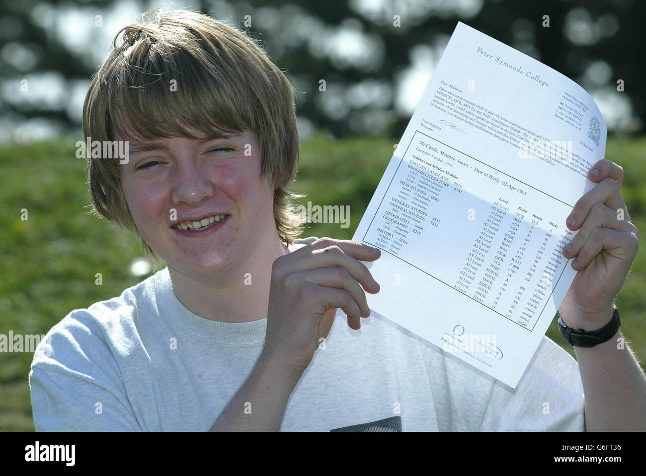 Peter symonds student feiert abitur -Fotos und -Bildmaterial in hoher ...