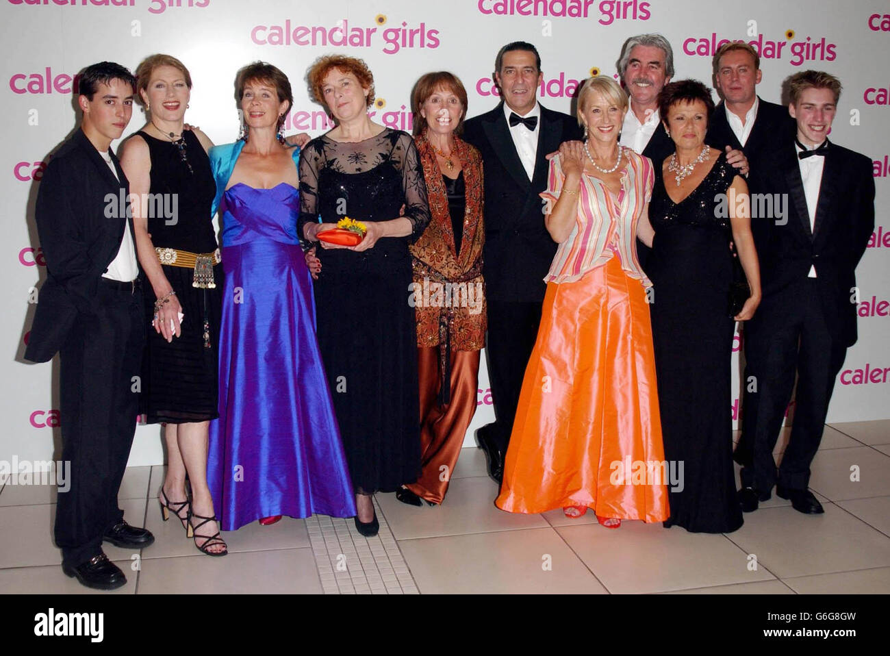 Celia imrie calendar girls cast -Fotos und -Bildmaterial in hoher ...