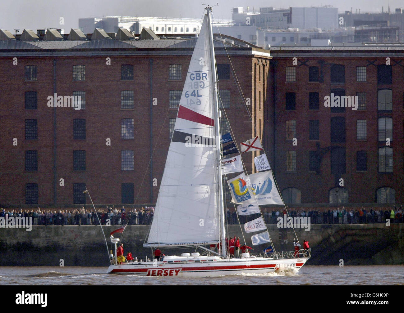Die Jersey Clipper auf dem Weg zur Ziellinie am Albert Dock am River ...