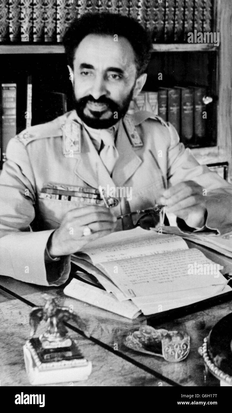 Emperor haile selassie -Fotos und -Bildmaterial in hoher Auflösung ...