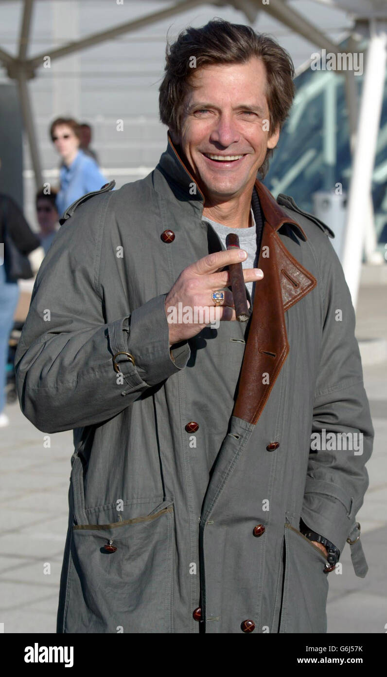 Dirk Benedict, der in der 80er-Jahre-Serie The A Team bei einer ...