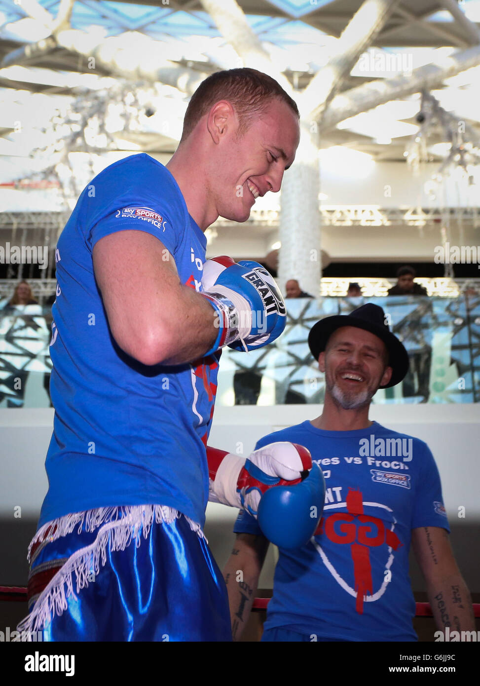 George Groves mit seinem Trainer Paddy Fitzpatrick (rechts) bei seinem ...