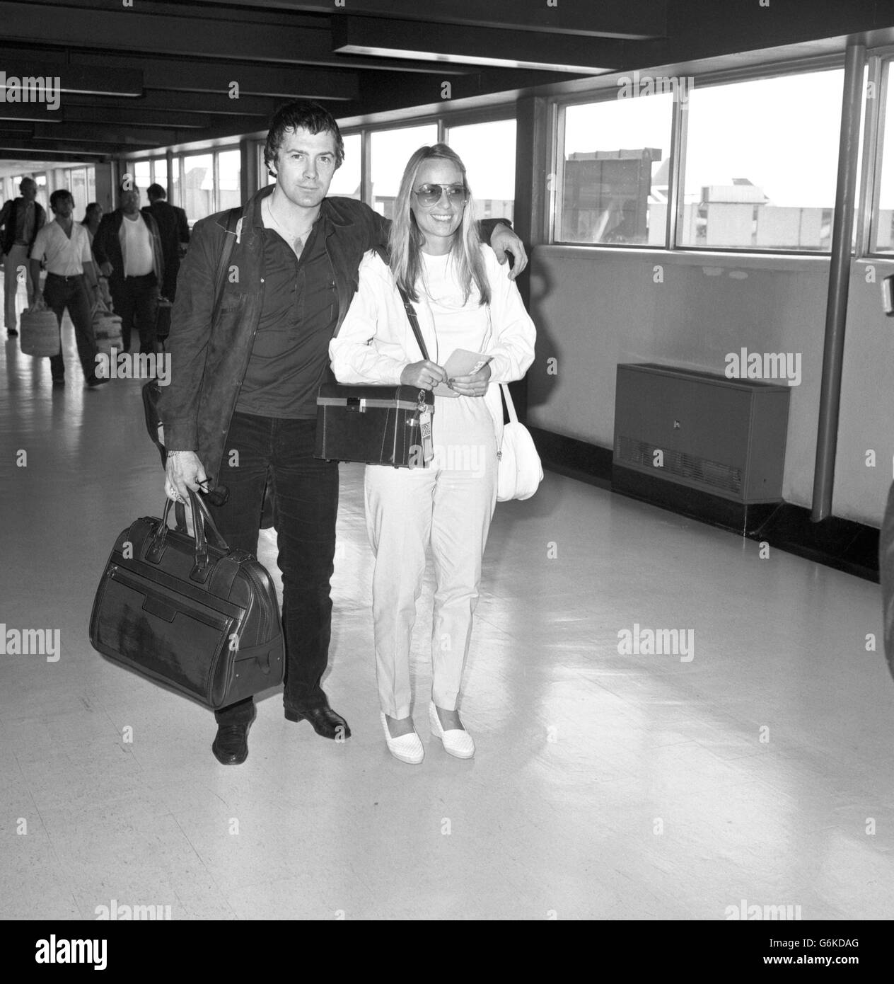 Actor lewis collins -Fotos und -Bildmaterial in hoher Auflösung – Alamy