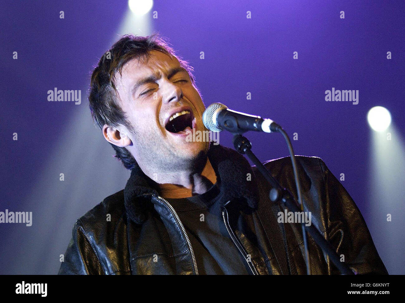 Lead Singer Damon Albarn aus Blur tritt live auf der Bühne der Brixton ...
