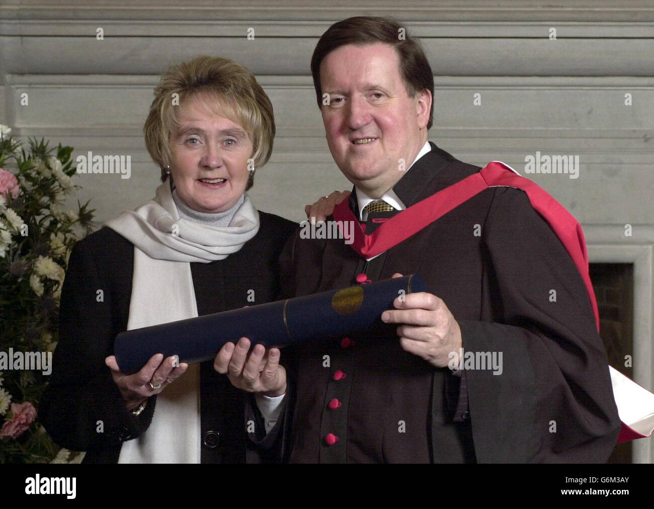 Lord Robertson von Port Ellen, Generalsekretär der NATO mit seiner Frau ...