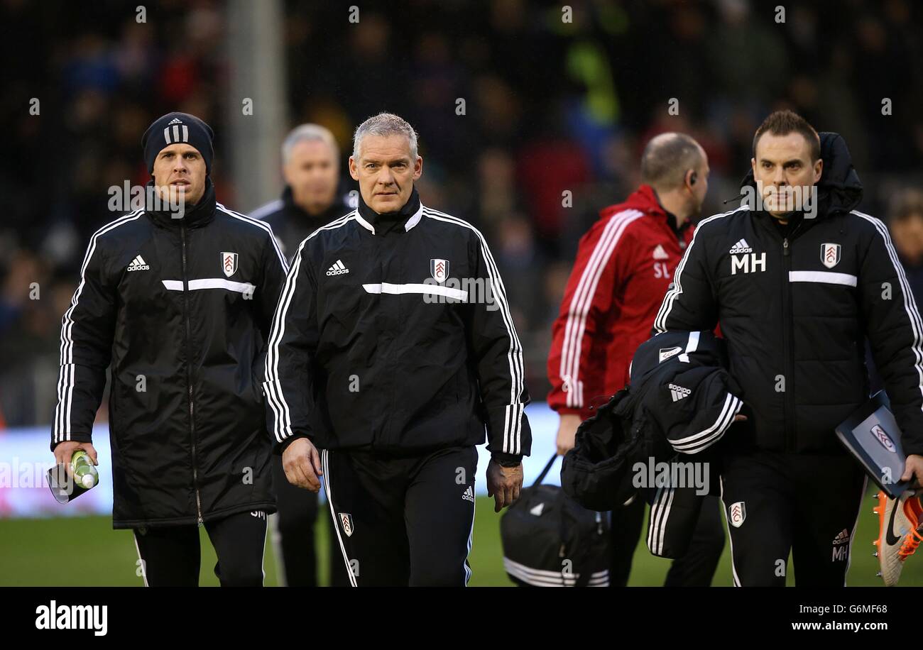 Fulham kitman mark harrison rechts -Fotos und -Bildmaterial in hoher ...