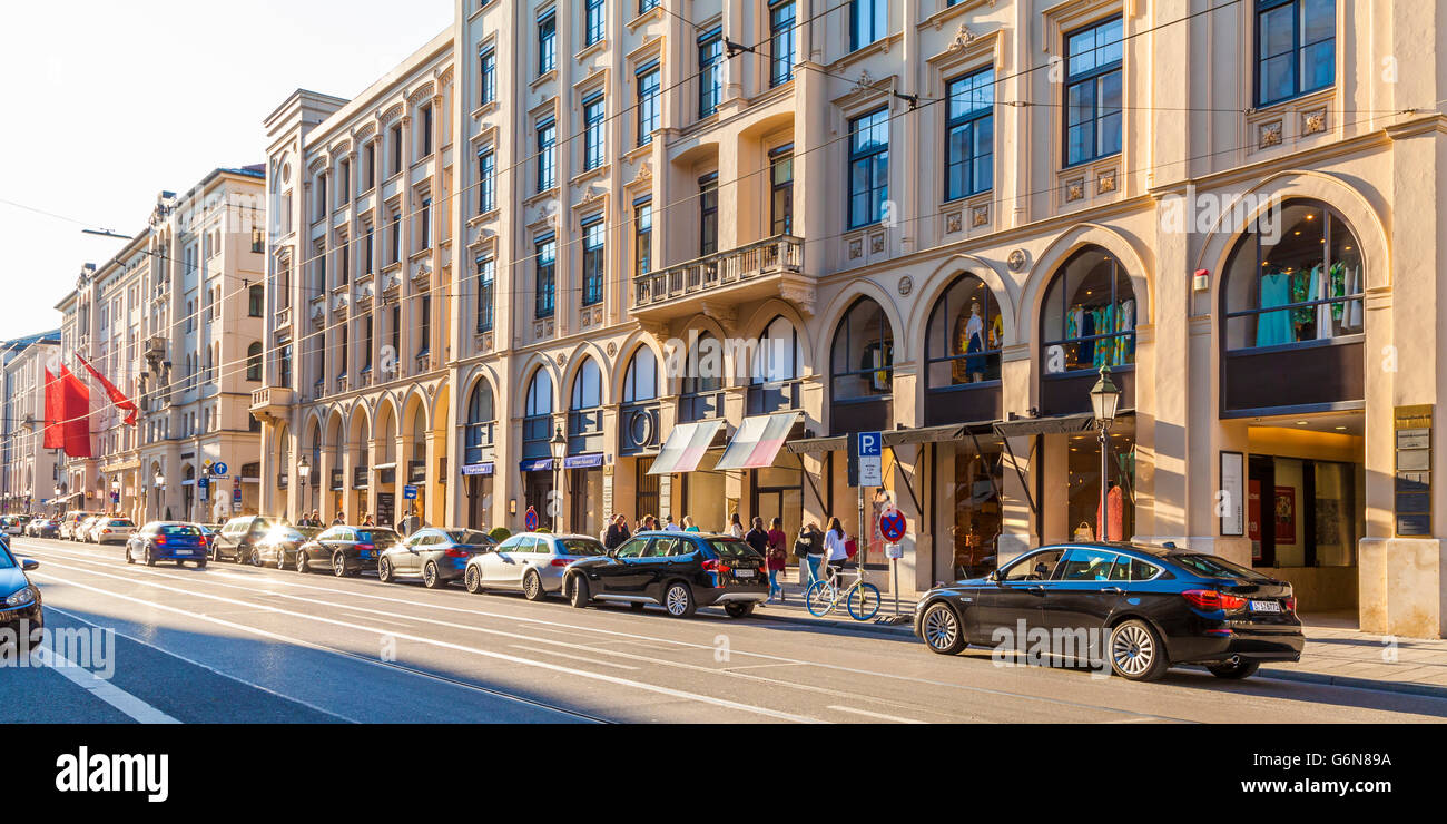 Deutschland, München, Blick auf die Maximilianstraße Stockfotografie ...
