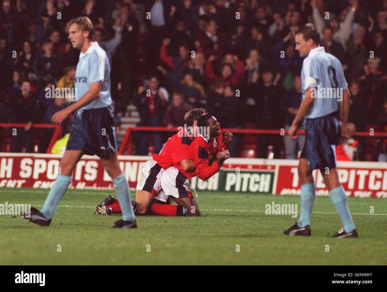 Nottingham forests bryan roy -Fotos und -Bildmaterial in hoher ...