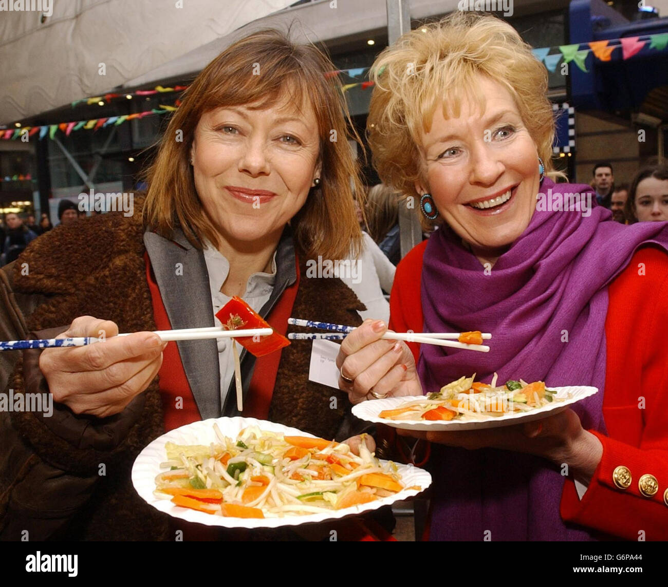 Schauspielerin jenny agutter links und christine hamilton -Fotos und ...