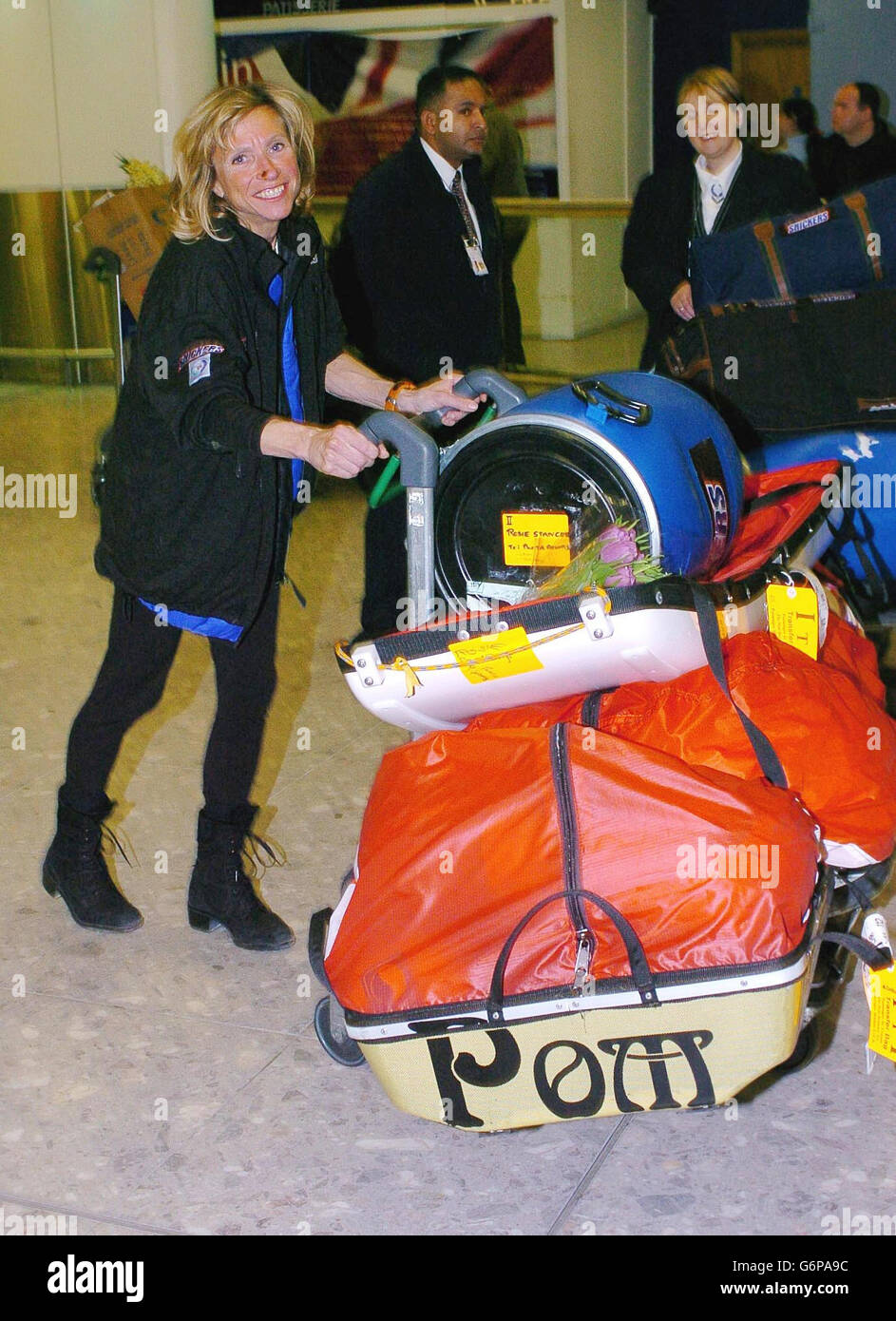Rosie stancer kommt am flughafen heathrow an -Fotos und -Bildmaterial ...