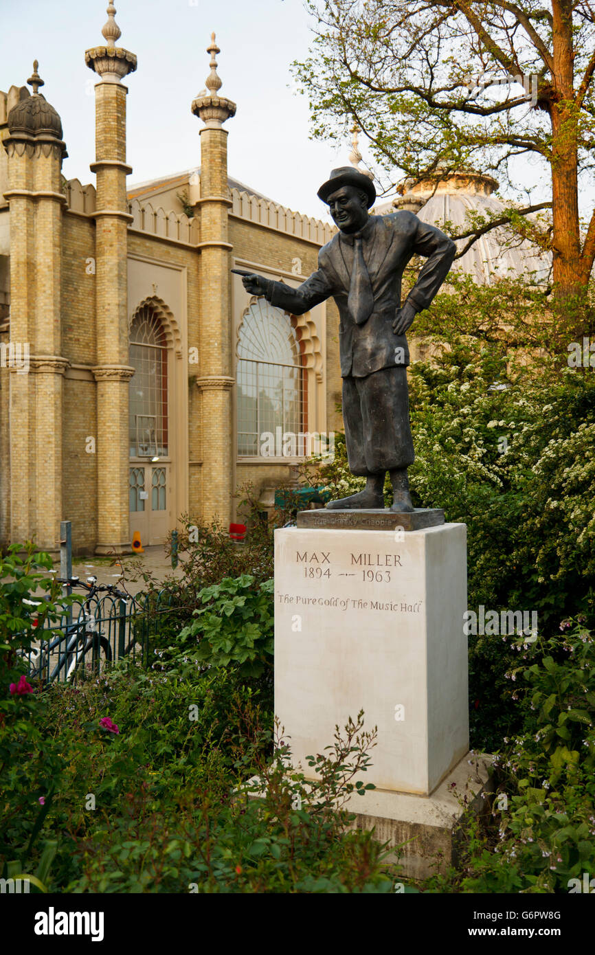 Max miller statue -Fotos und -Bildmaterial in hoher Auflösung – Alamy
