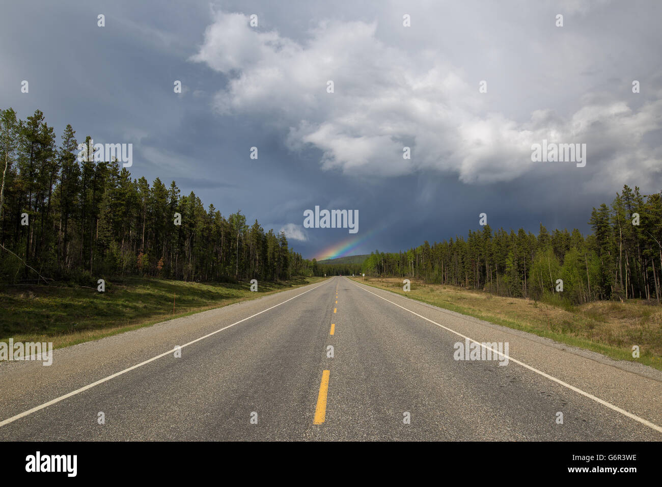 Liard river entlang der alaska highway -Fotos und -Bildmaterial in ...