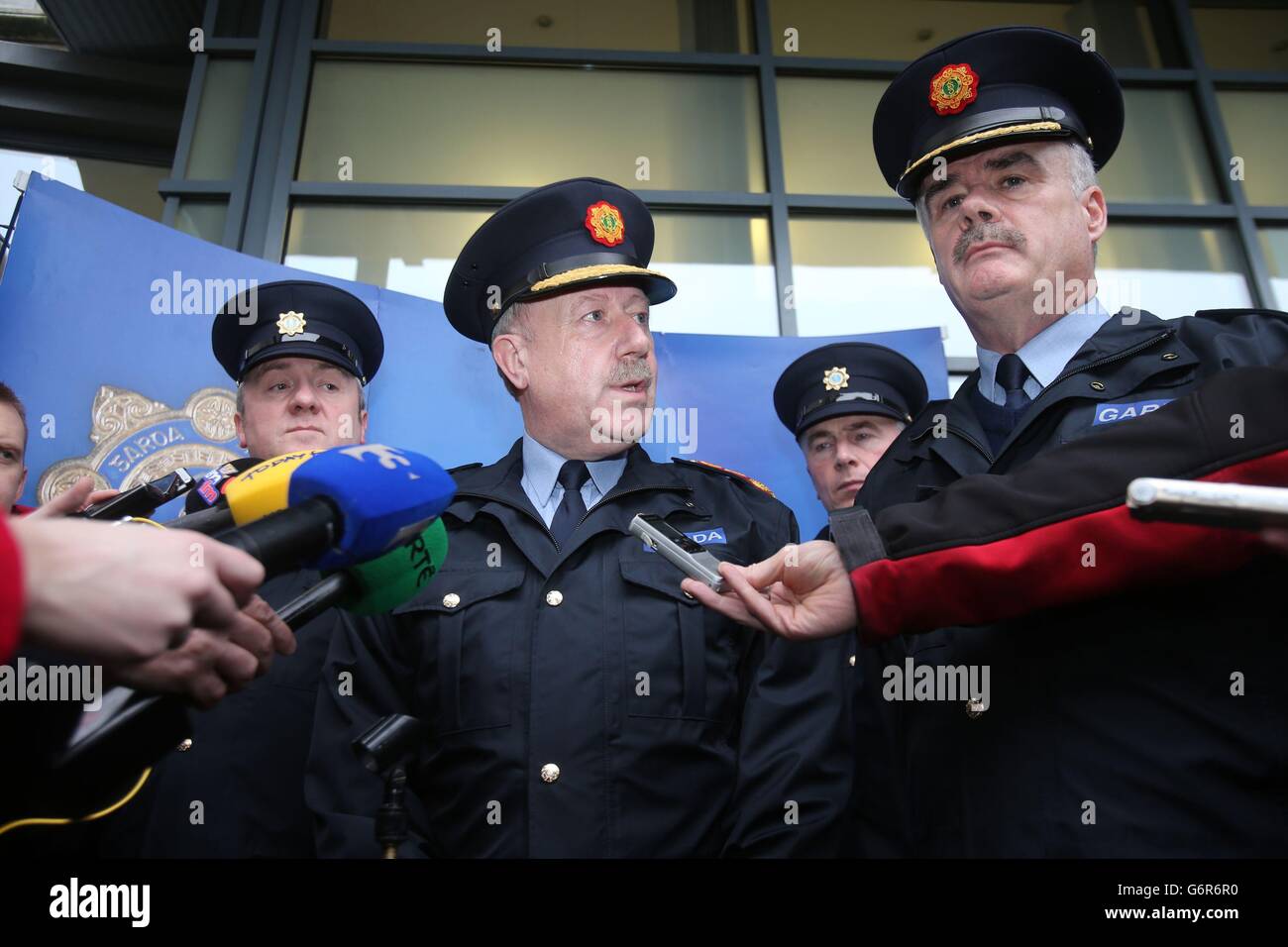 Garda-Kommissar Martin Callinan appelliert erneut am Bahnhof Dundalk ...