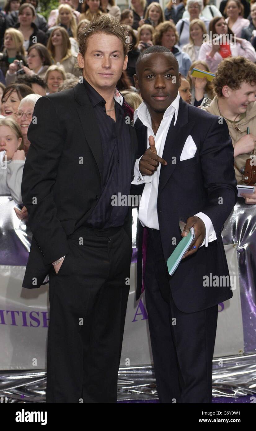 EastEnders Schauspieler Joe Swash (links) und Mohammed George kommen ...